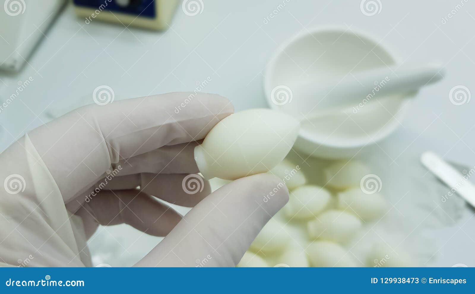 Vorbereitung Von Vaginalen Ovula Stockbild - Bild von obacht, hormone ...