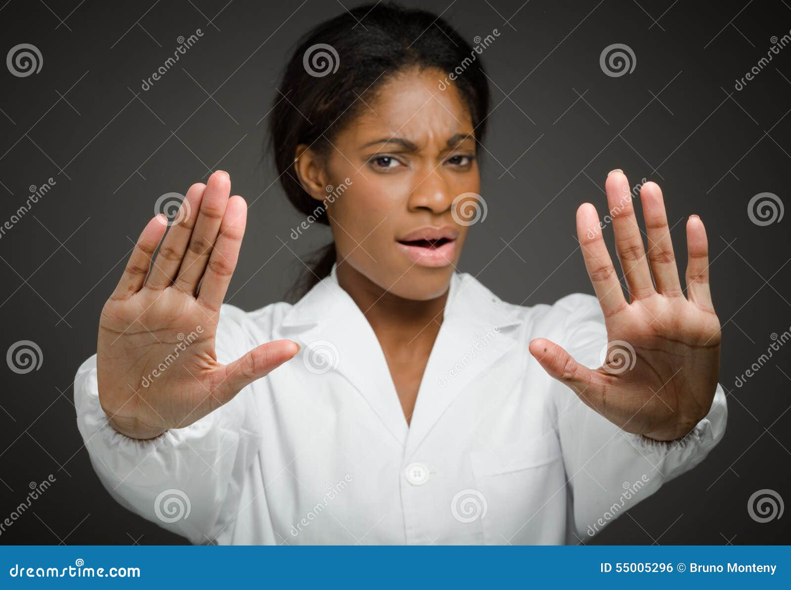 Vorbildliches Stoppschild Mit Der Hand Stockfoto - Bild von nett ...