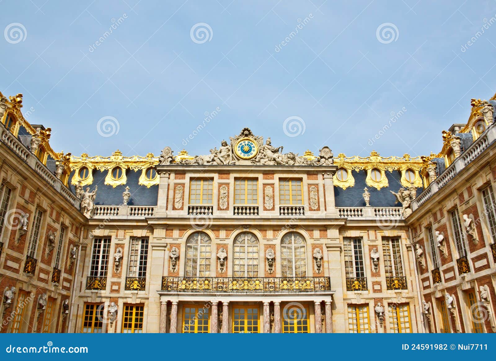 Vordere Fassade Des Versailles-Palastes Stockfoto - Bild von blau ...