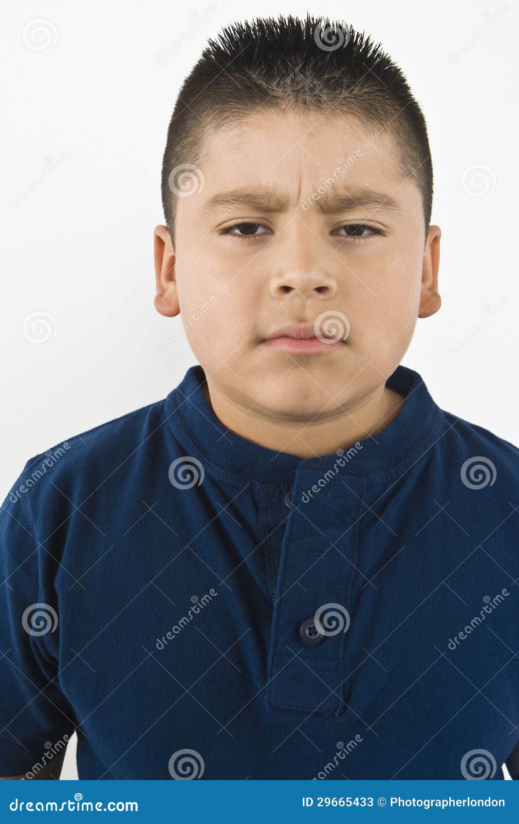 Vorjugendlicher Die Stirn Runzelnder Junge Stockbild - Bild von haar ...