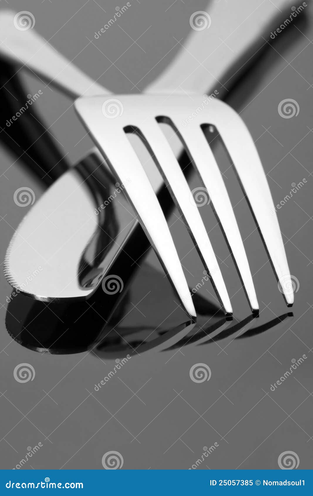 Vork en mes stock afbeelding. Image of tafelzilver, elegantie - 25057385