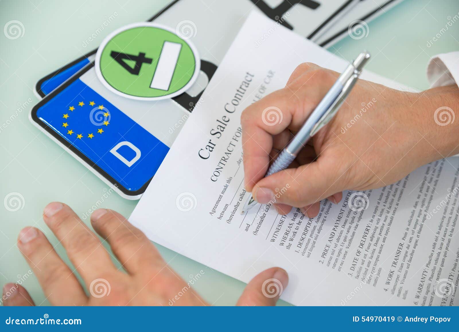 Vorm Van Het De Verkoopcontract Van De Persoons De Vullende Auto Stock ...