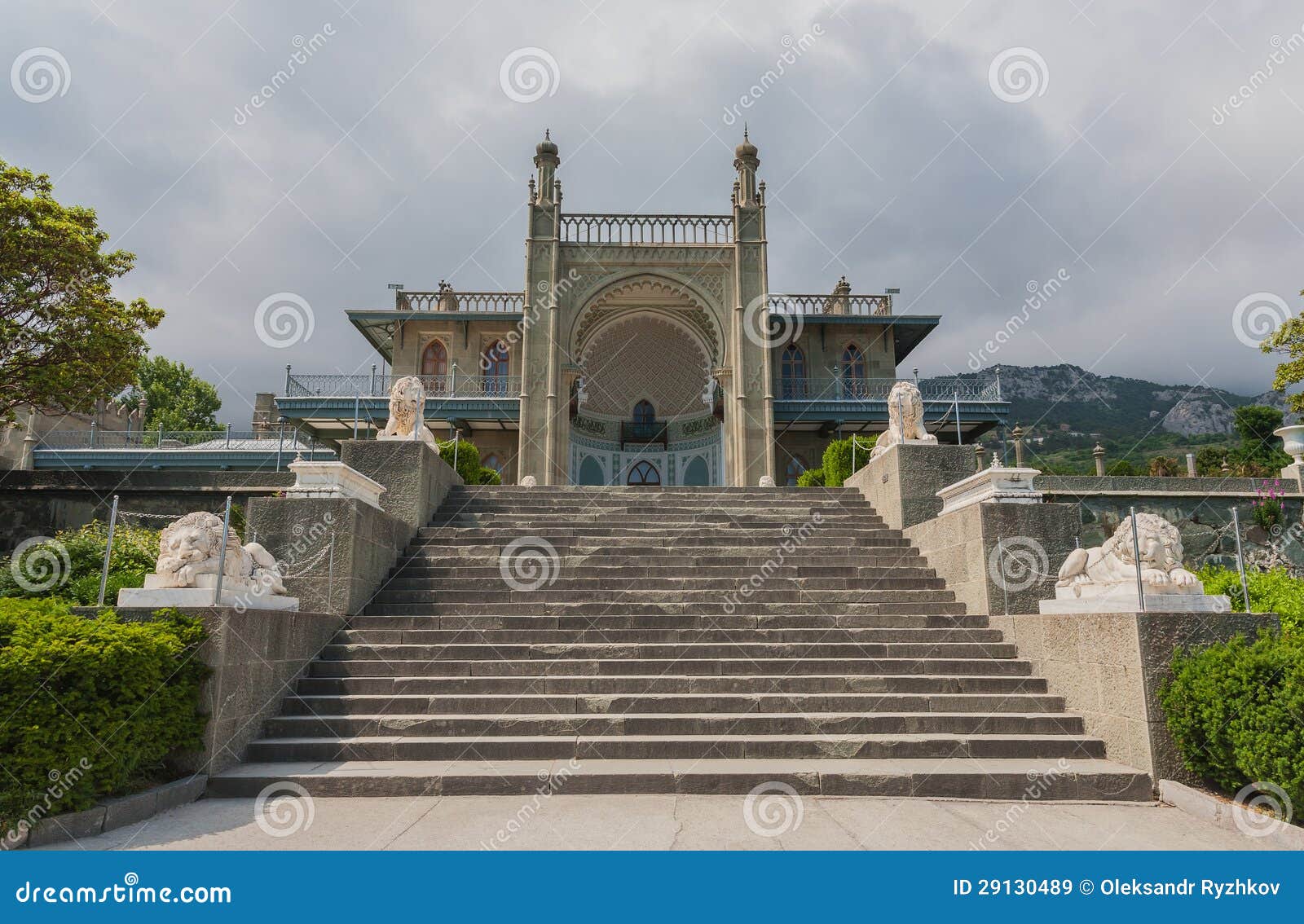 Vorontsov Palace, Bushes and Mountains Stock Image - Image of alupka ...