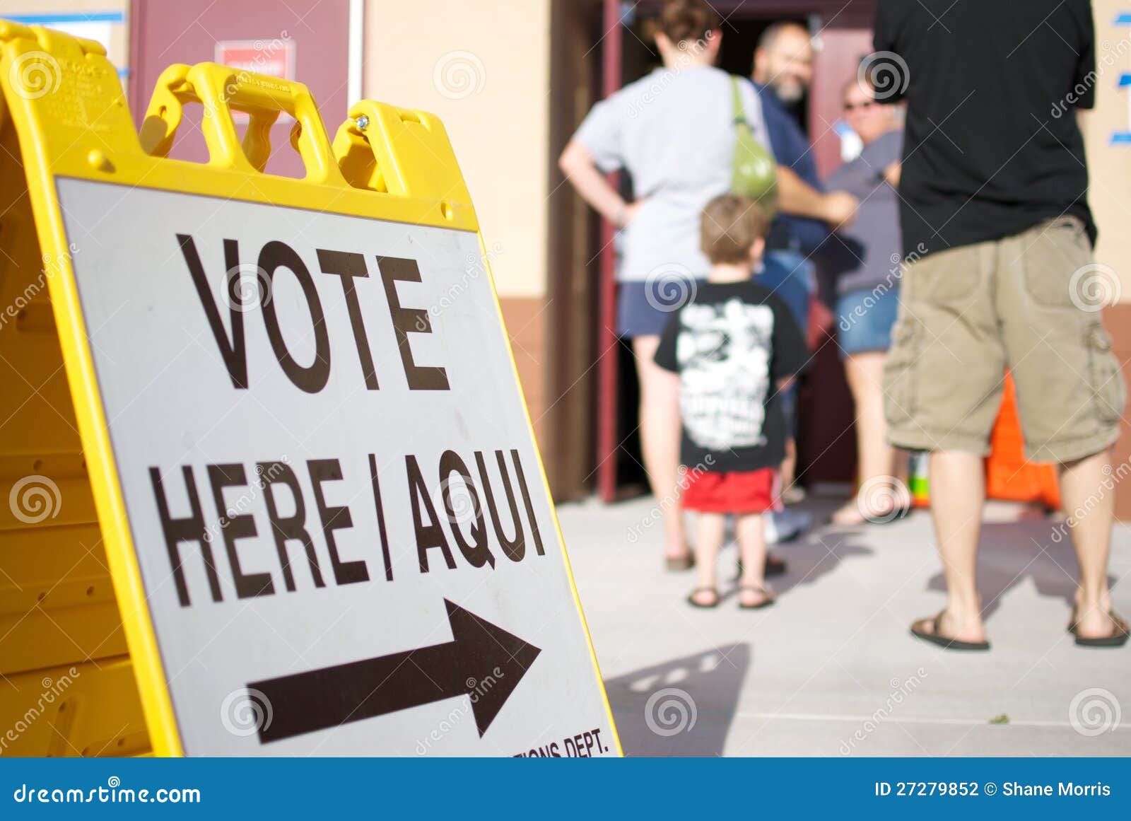 Vote Here Sign and Line editorial photography. Image of humans - 27279852