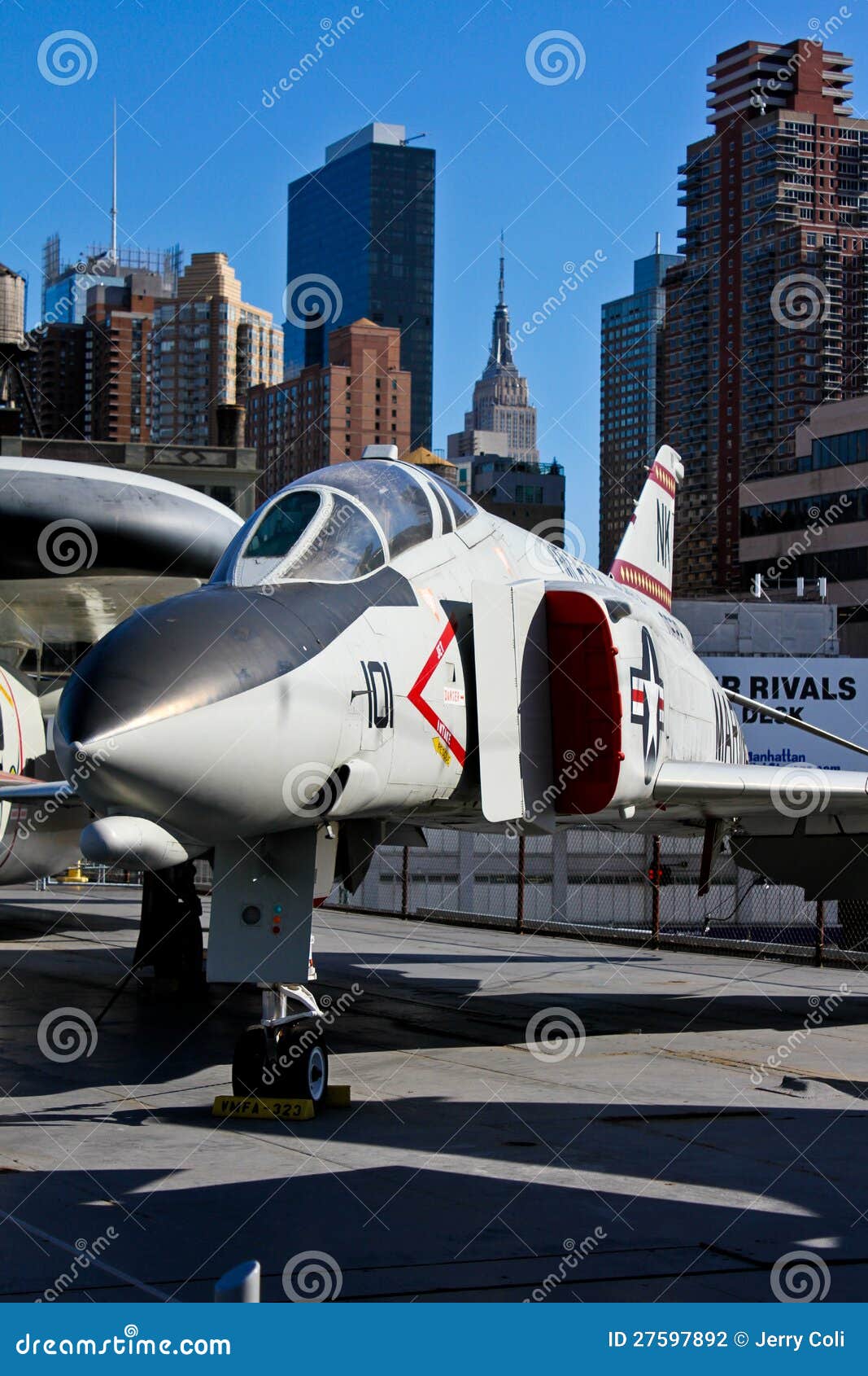 Vought F-8K Crusader editorial photography. Image of intrepid - 27597892