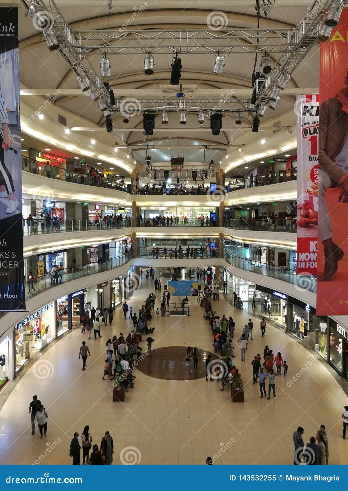 VR Mall, Surat editorial image. Image of terminal, tourist - 143532255