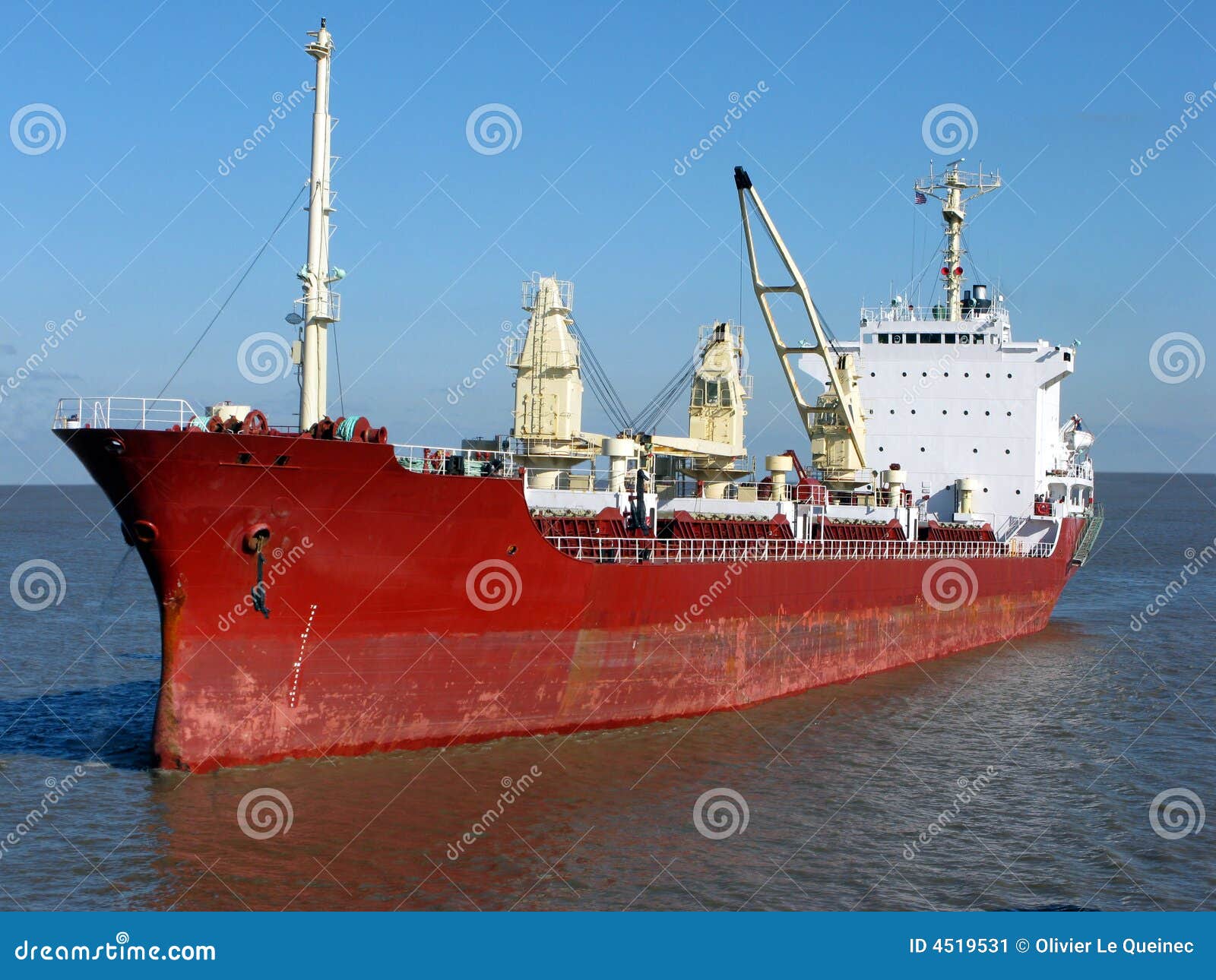 Vrachtschip stock afbeelding. Image of vervoerder, handel - 4519531