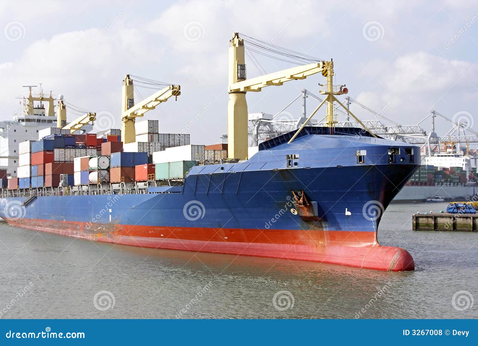 Vrachtschip Dat Haven Verlaat Stock Foto - Image of vrachtschip ... Vrachtschip Dat Haven Verlaat Stock Foto - Image of vrachtschip ...