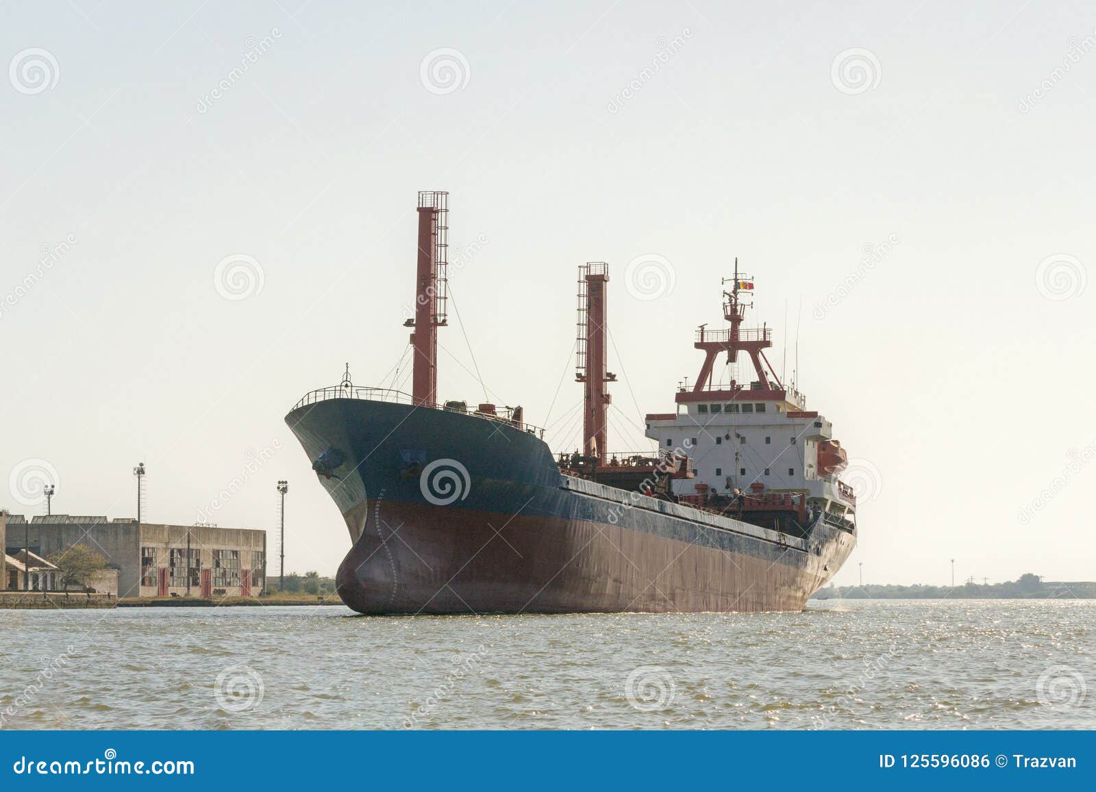 Vrachtschip Op De Rivier Van Donau Stock Foto - Image of donau, reis ...