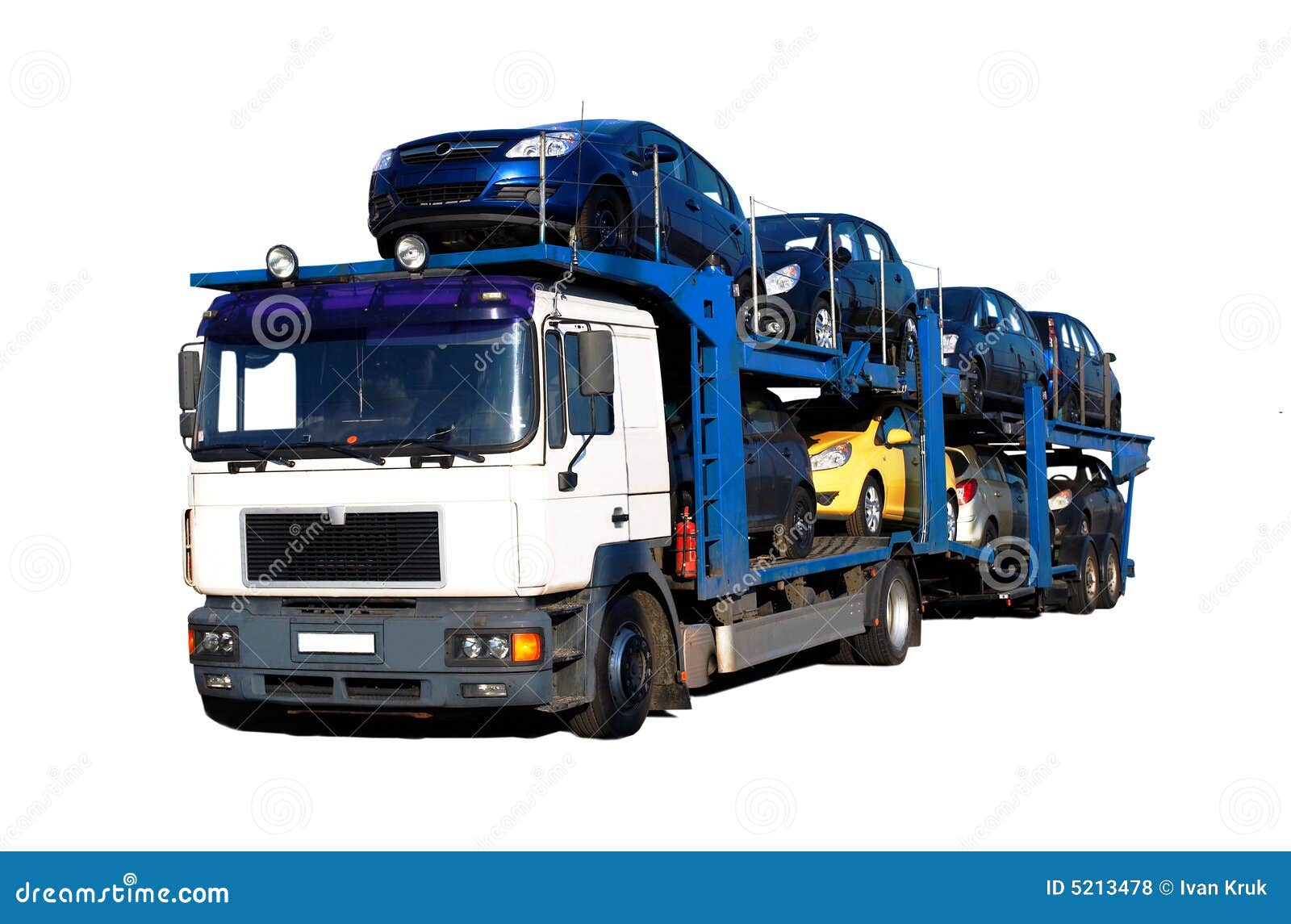 Vrachtwagen met auto's stock foto. Image of internationaal - 5213478