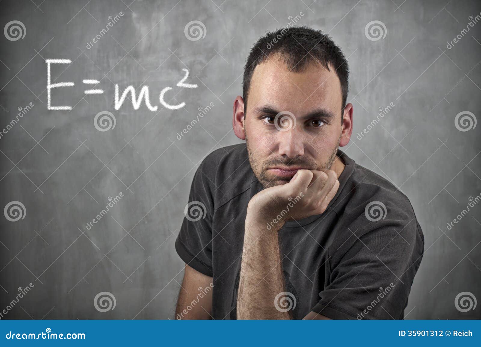 Vragend jong het kijken stock foto. Image of formule - 35901312