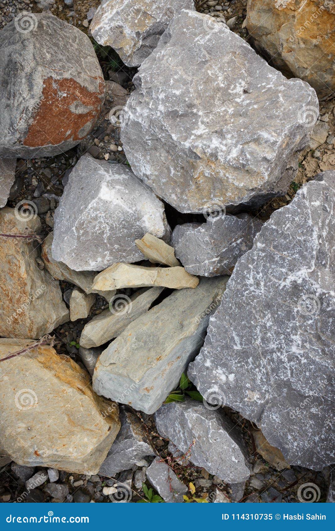Vraies Pierres Naturelles Grises Image stock - Image du foncé, noir ...