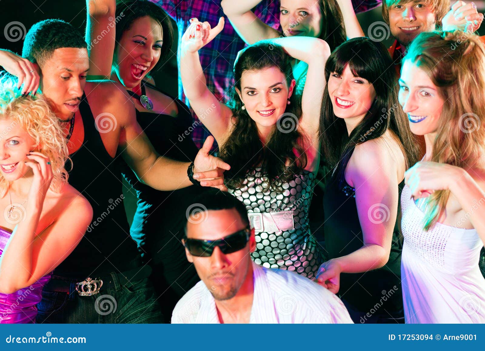 Vrienden Die in Club of Disco Dansen Stock Foto - Image of discotheek ...