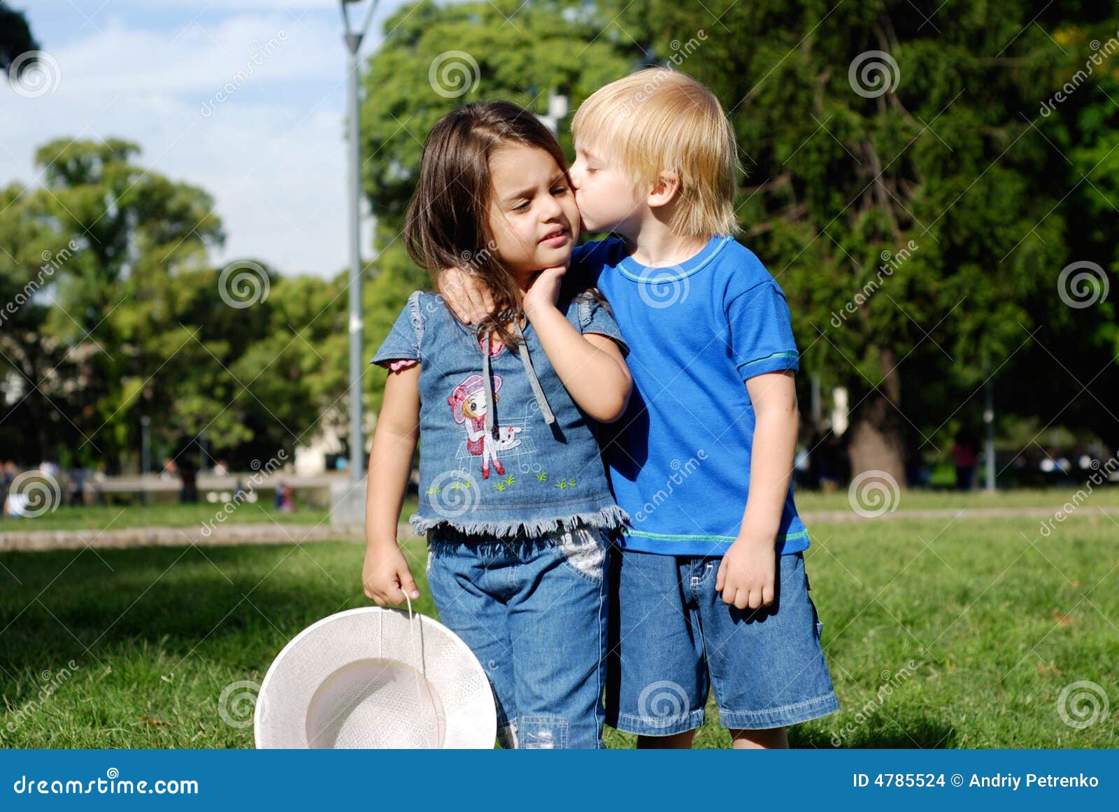 Vrolijke, Blije Kinderen in Park Stock Foto - Image of binnenlands ...