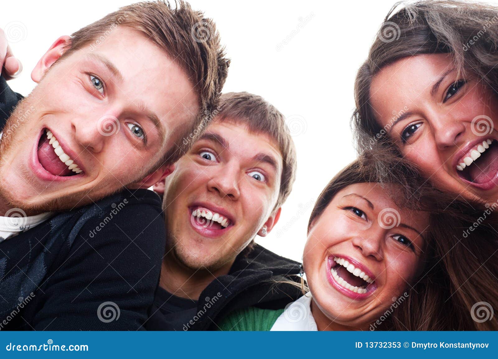 Vrolijke jonge mensen stock afbeelding. Image of aantrekkelijk - 13732353