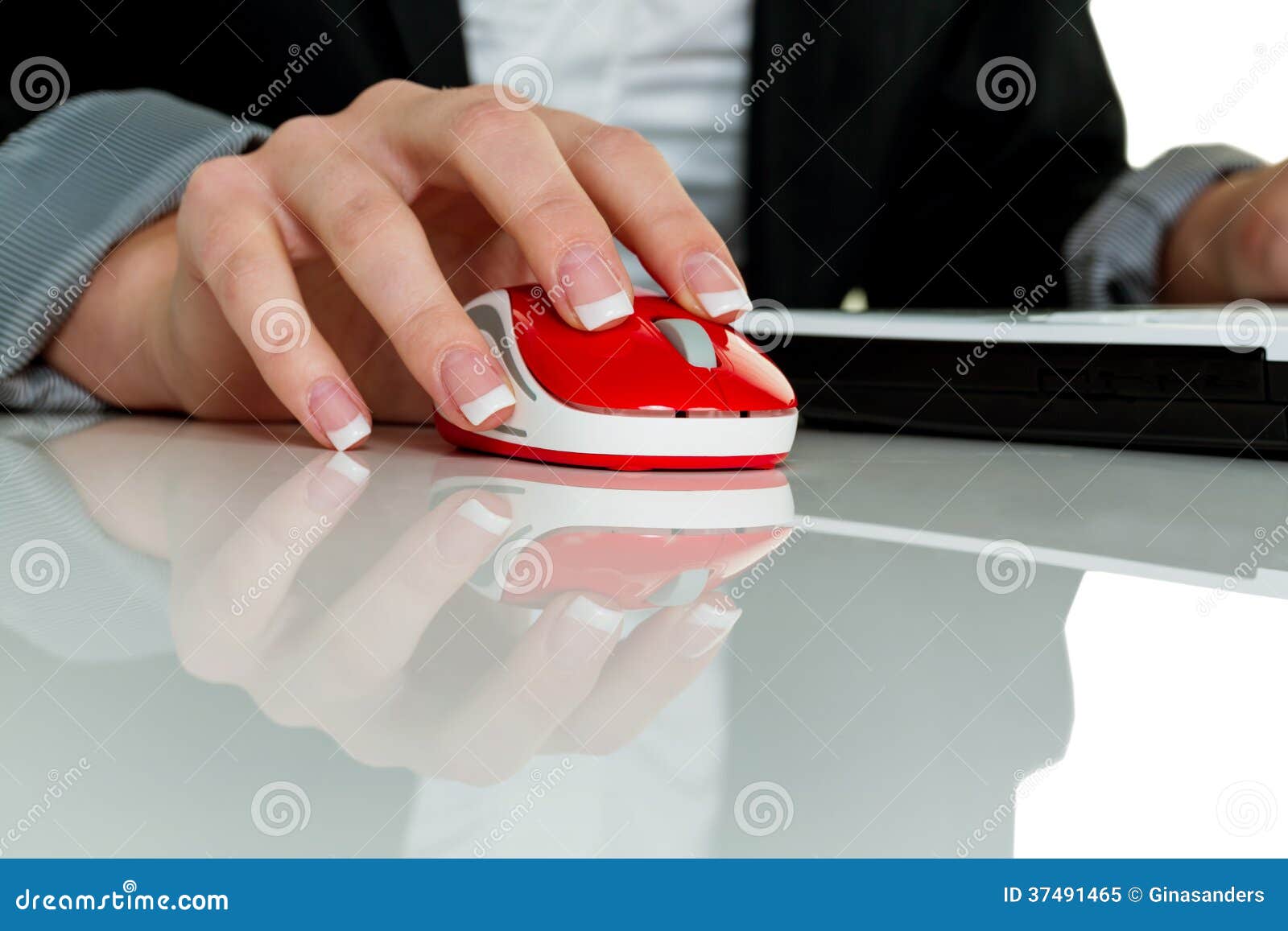 Vrouw in Bureau Met Computermuis Stock Afbeelding - Image of houd, klik ...