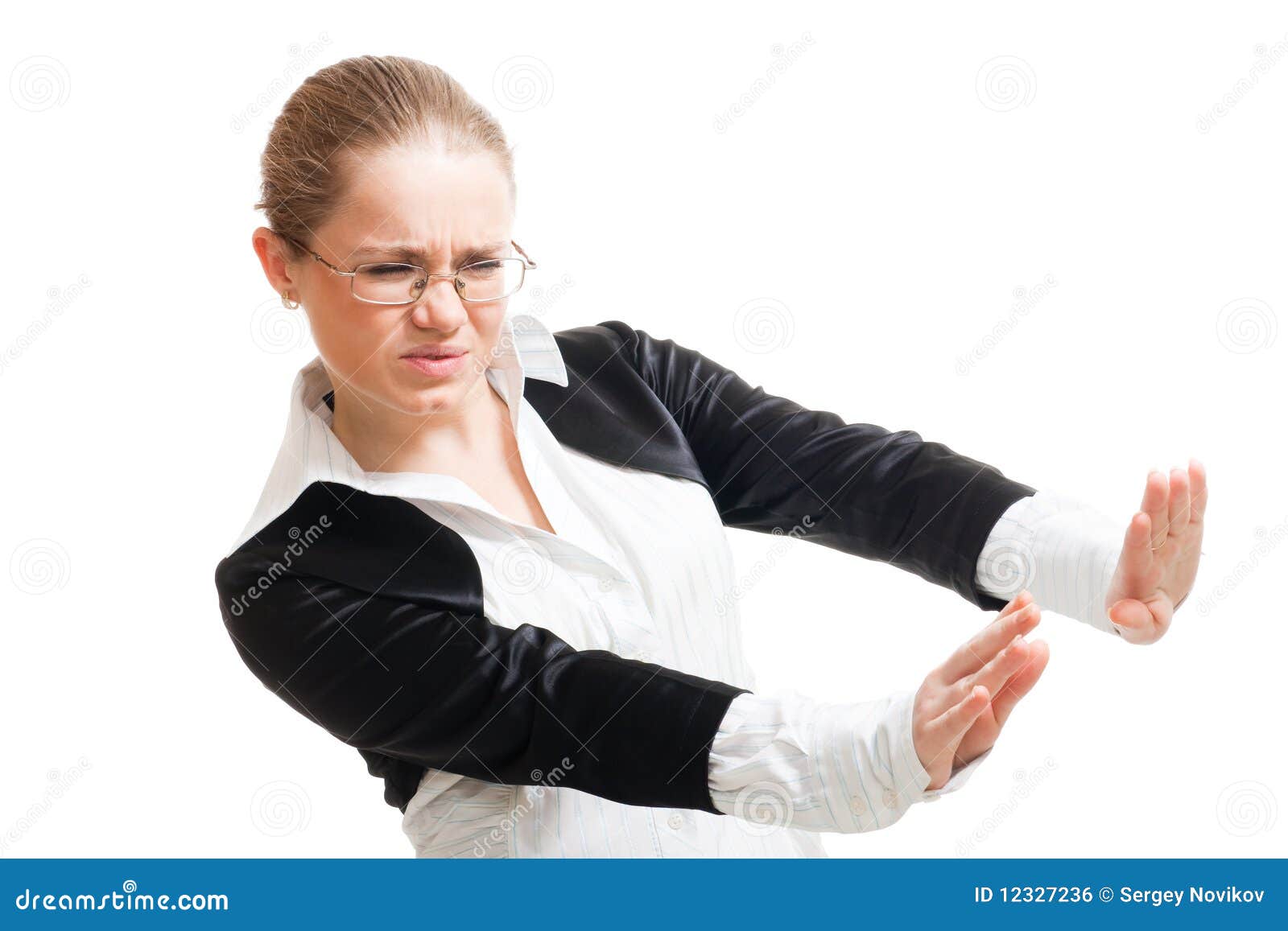 Vrouw Die Tegen Bedreiging Beschermt Stock Foto - Image of gebaar, houd ...