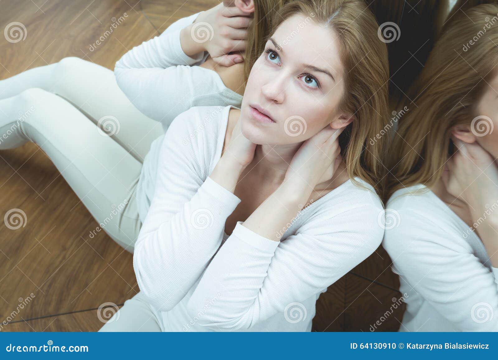 Vrouw met bezorgdheid stock foto. Image of spleet, bipolair - 64130910