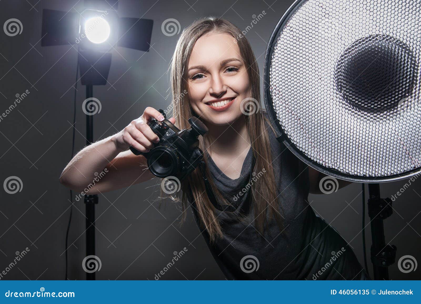 Vrouw Met De Camera Meisjesfotograaf Stock Afbeelding - Image of meisje ...