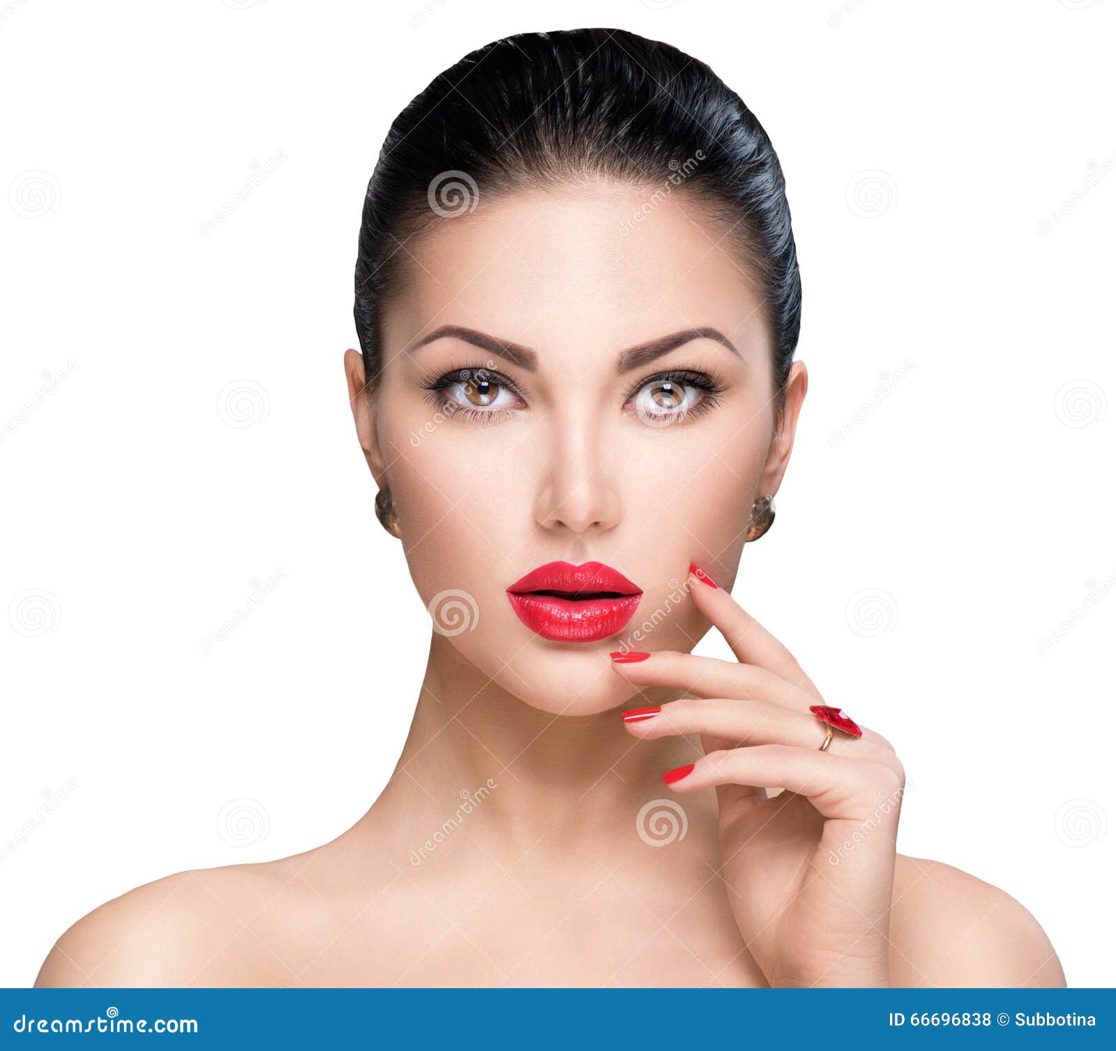 Vrouw Met Rode Lippenstift En Rode Spijkers Stock Foto - Image of sluit ...