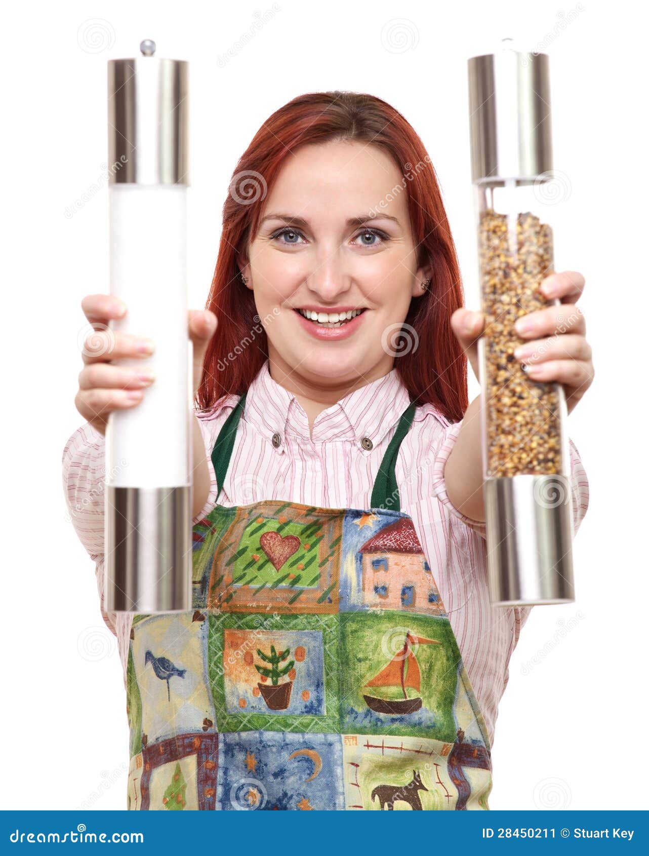 Vrouw in Schort Met Zout En Peper Stock Afbeelding - Image of voedsel ...