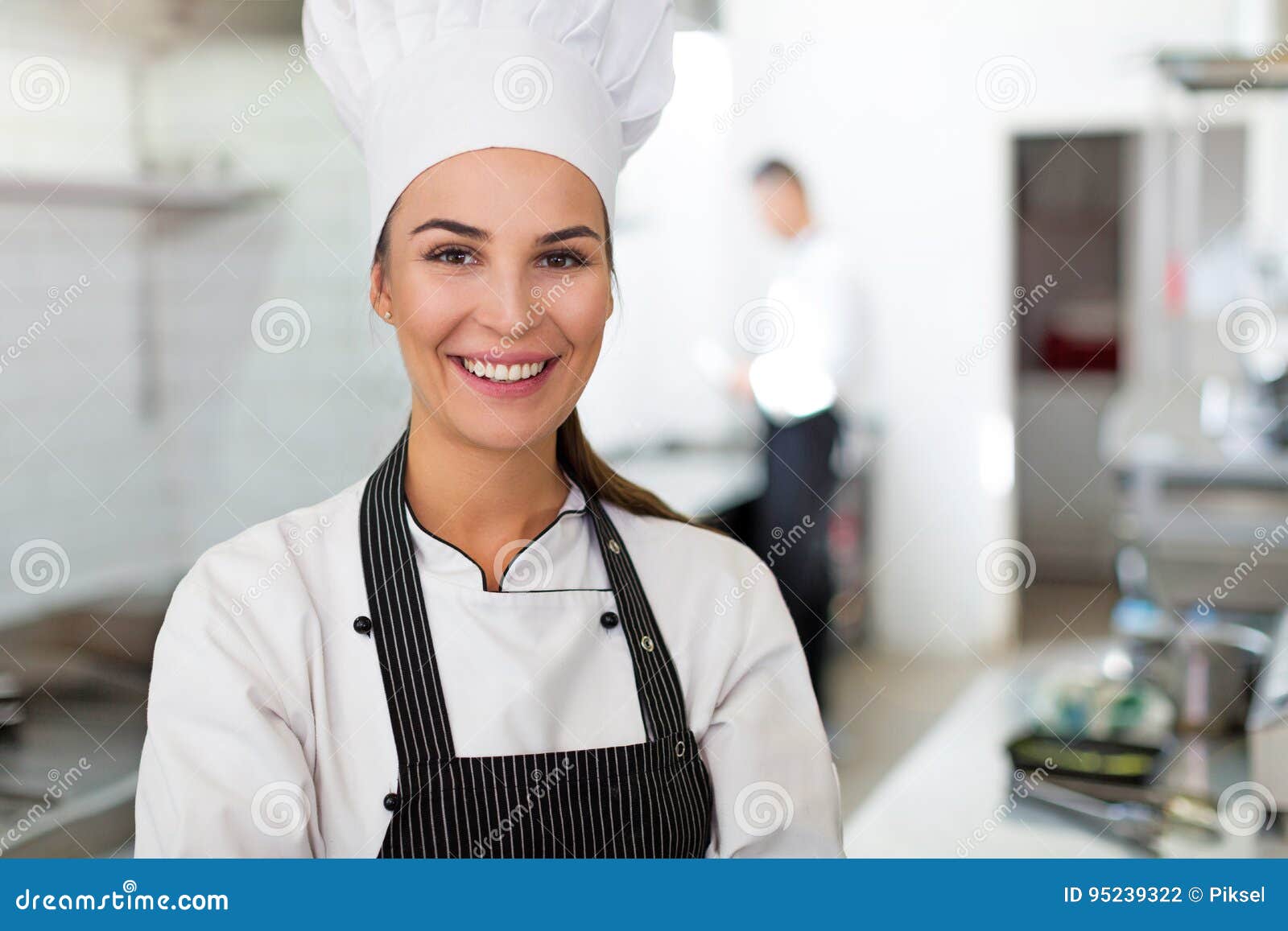 Vrouwelijke Chef-kok in Keuken Stock Foto - Image of catering, schotel ...