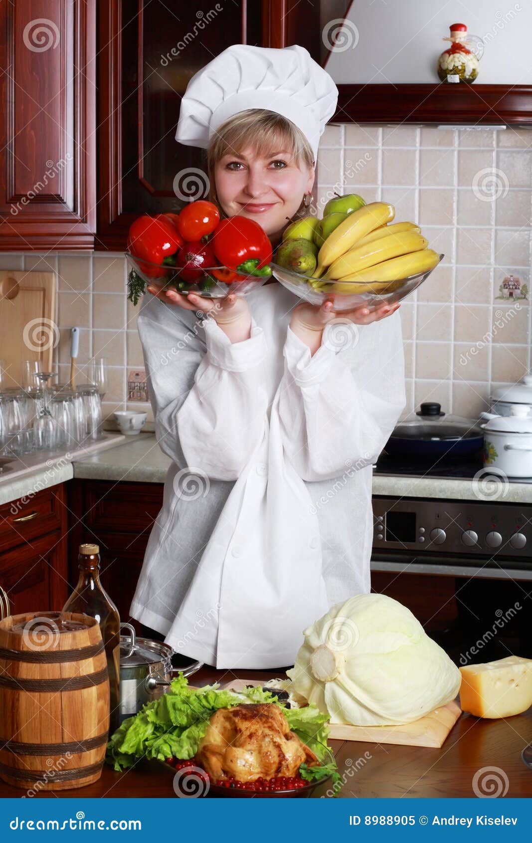 Vrouwelijke kok stock afbeelding. Image of peer, huisvrouw - 8988905