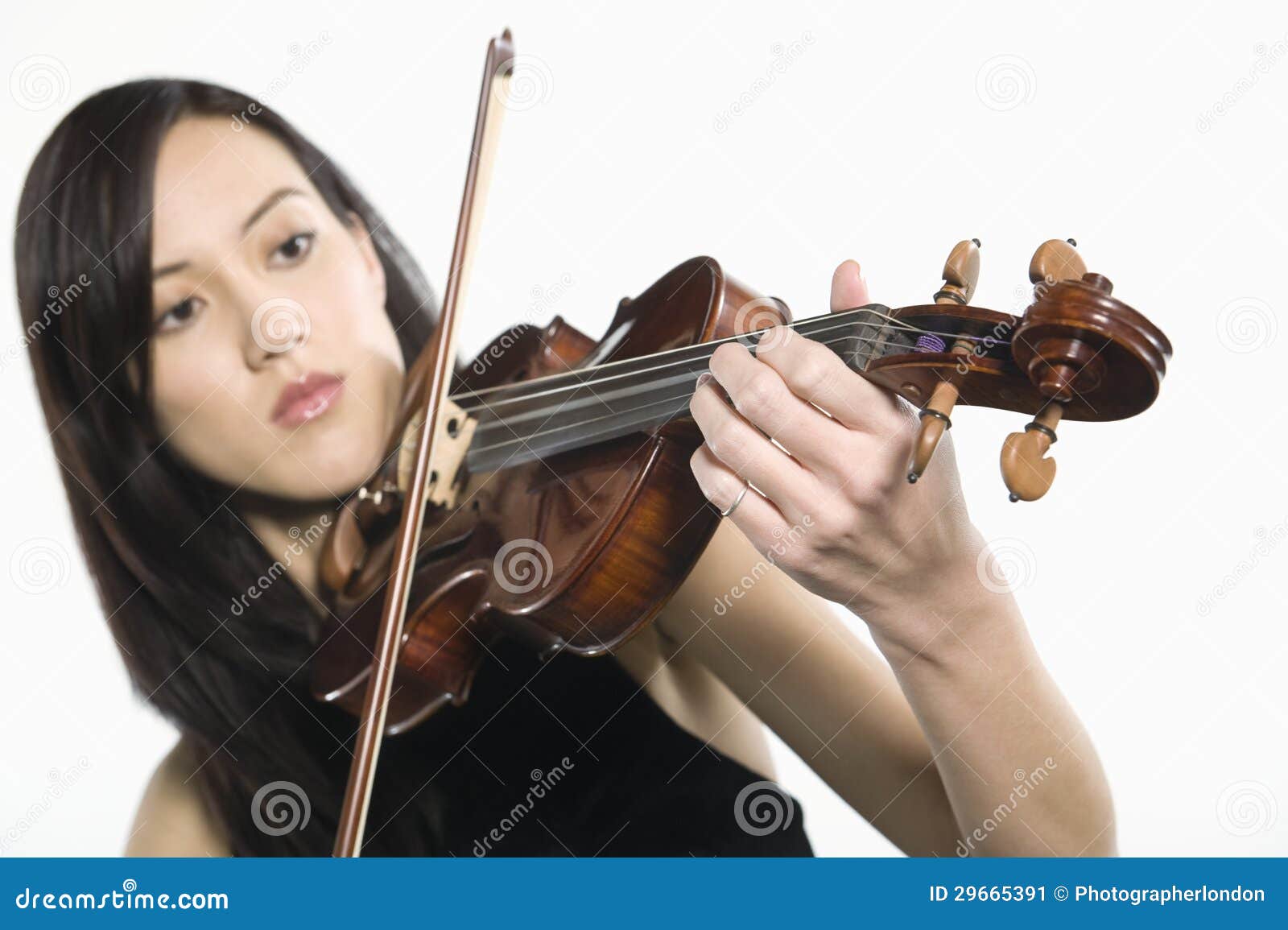 Vrouwelijke Violist Playing Violin Stock Afbeelding - Image of ...