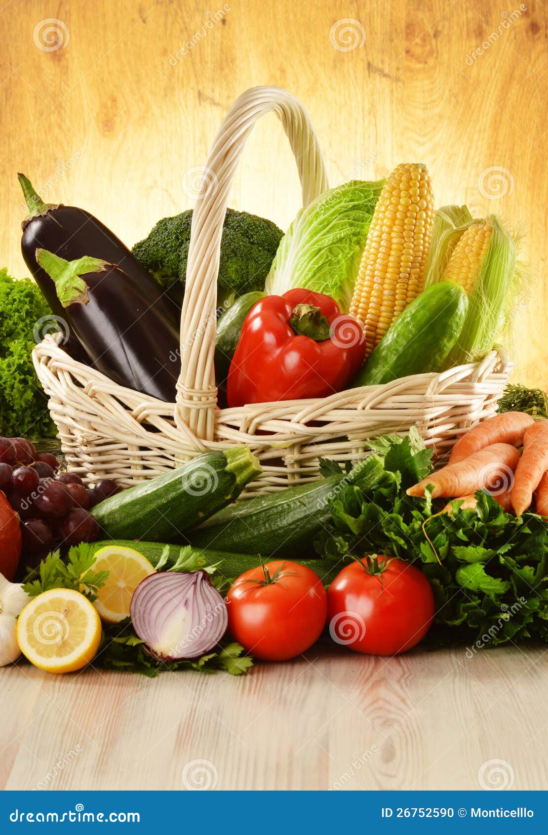 Vruchten En Groenten in Rieten Mand Stock Foto - Image of vrucht ...