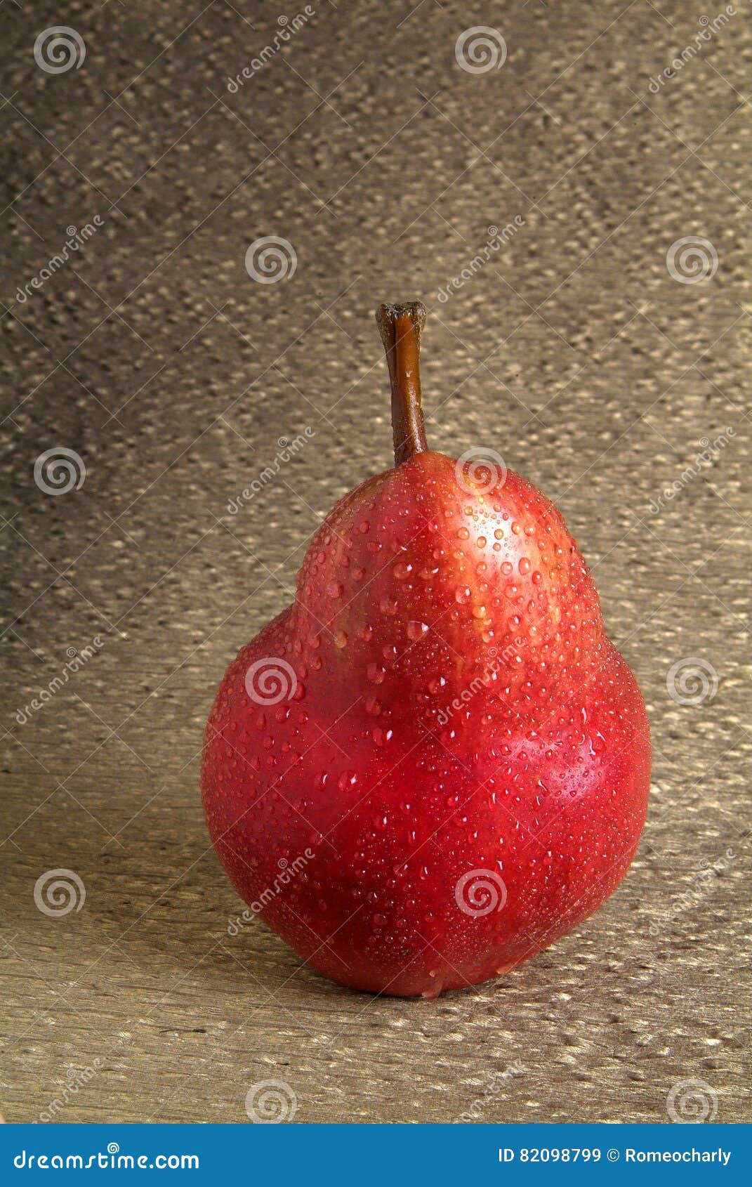 Vruchten van rode peer stock afbeelding. Image of vruchten - 82098799