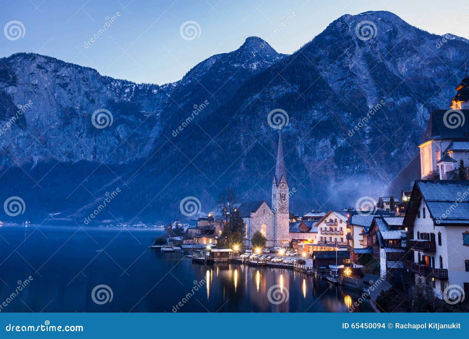 Vue Classique De Village De Hallstatt, Autriche Photo stock - Image du ...