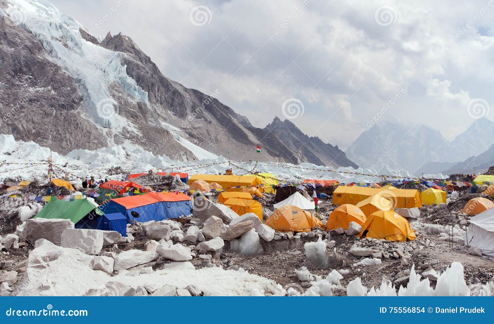 Vue De Camp De Base Du Mont Everest Image stock éditorial - Image du ...