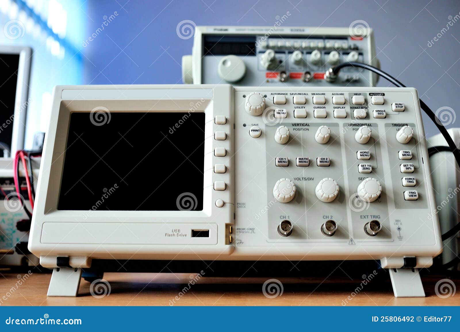 Vue De Face De Dispositif D'oscilloscope Photo stock - Image du mesures ...