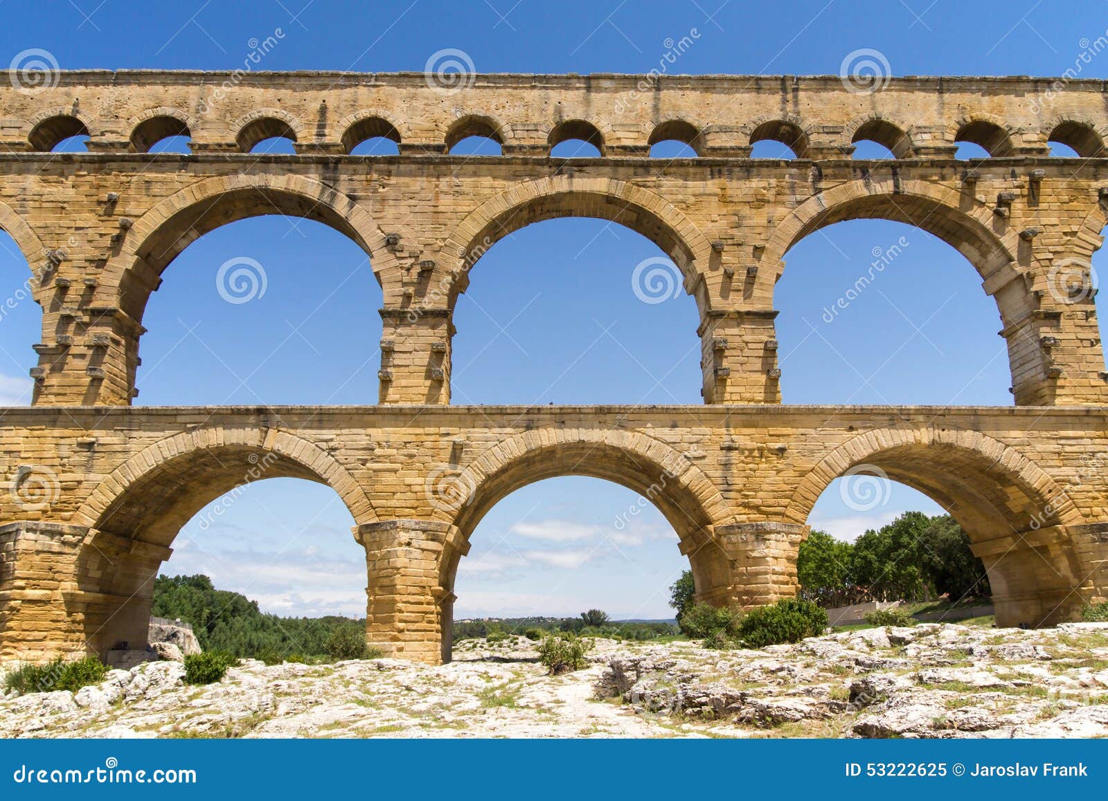Vue De Face Du Pont Du Le Gard Image stock - Image du construction ...