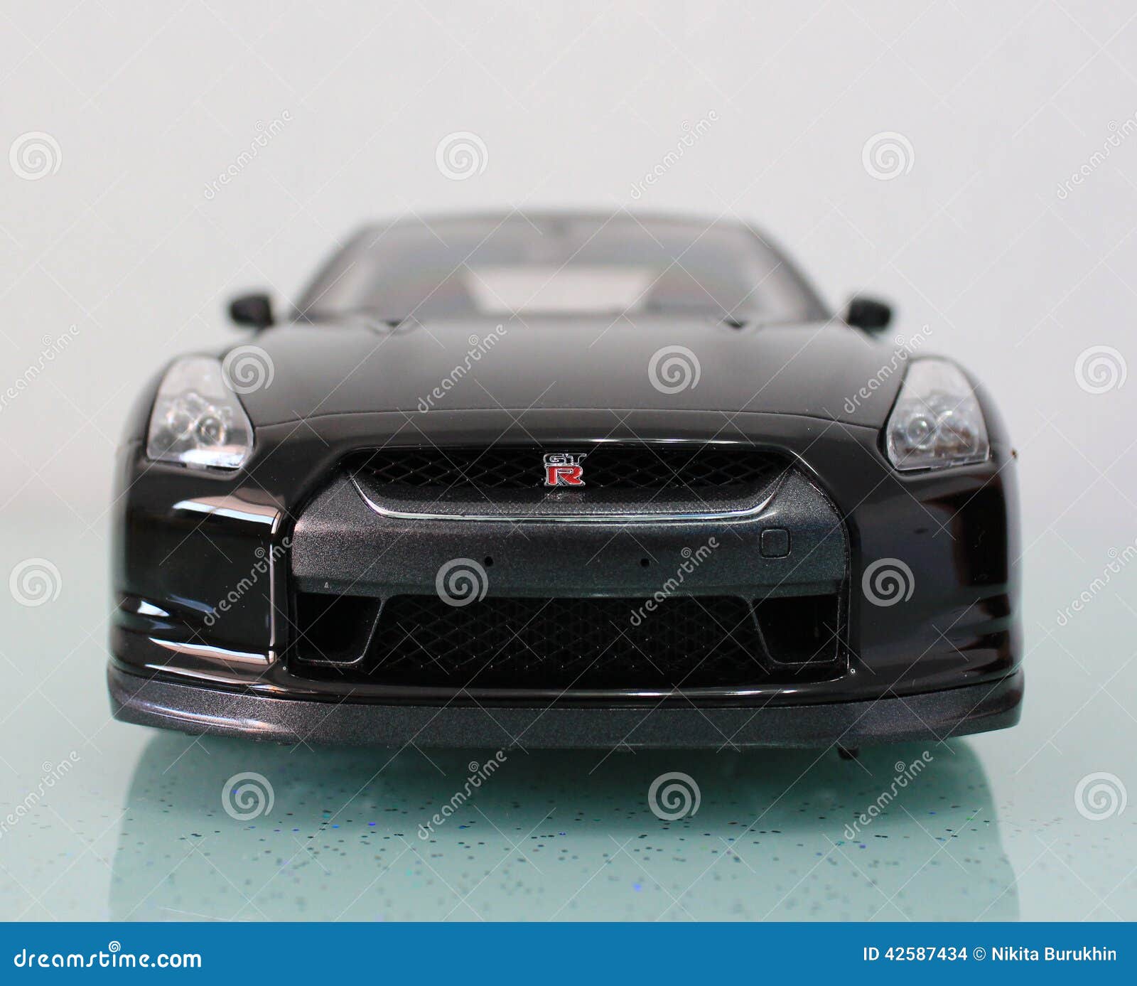 Vue de face GTR de Nissan image stock éditorial. Image du véhicule ...