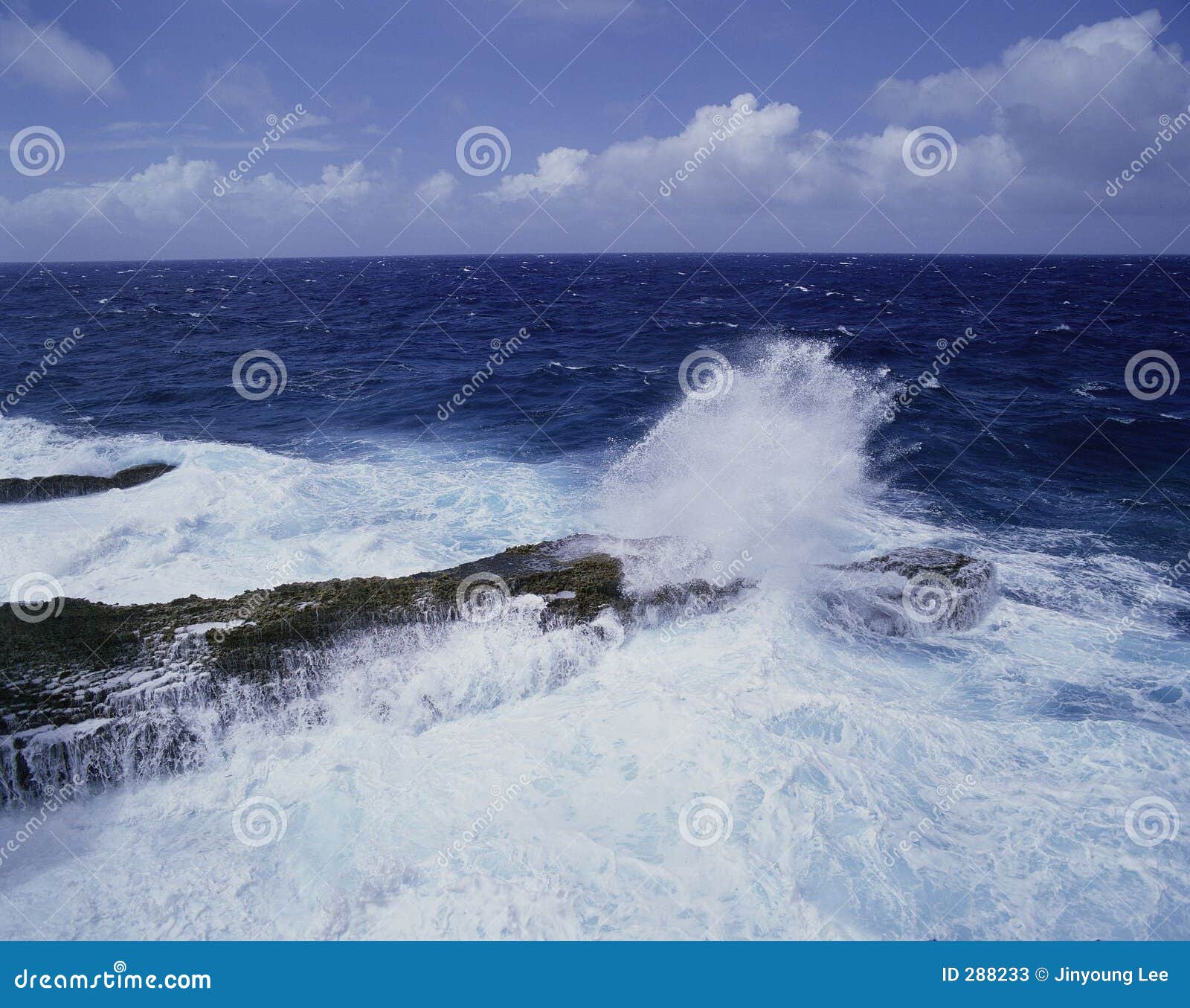Vue de mer image stock. Image du côtier, océan, horizon - 288233