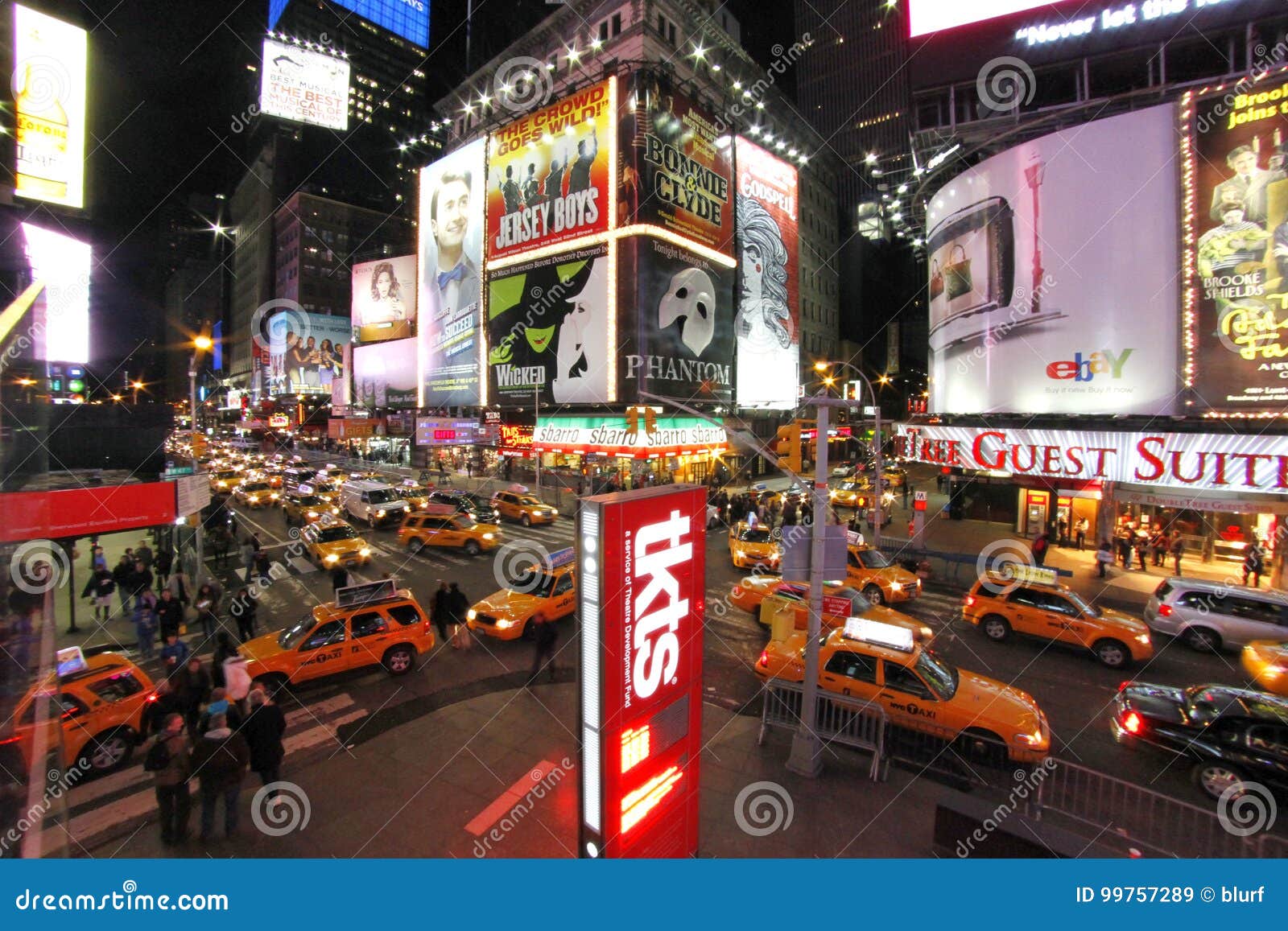 Vue De Nuit De Times Square Image stock éditorial - Image du broadway ...
