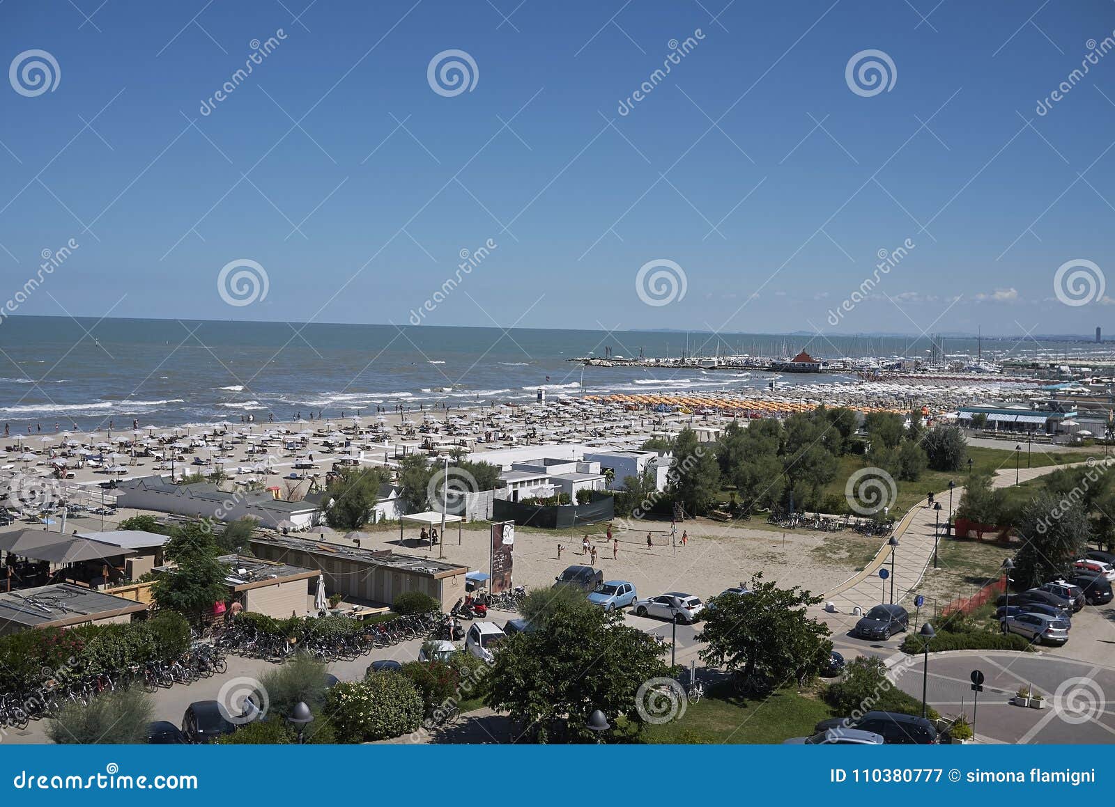 Vue De Plage De Milan Marittima Photographie éditorial - Image du beau ...
