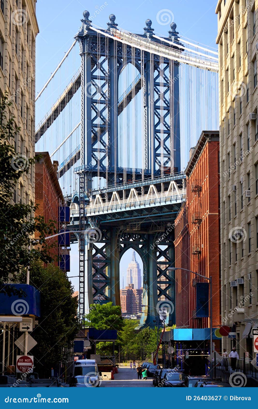 Vue De Rue De Passerelle De Manhattan Image stock - Image du signe ...