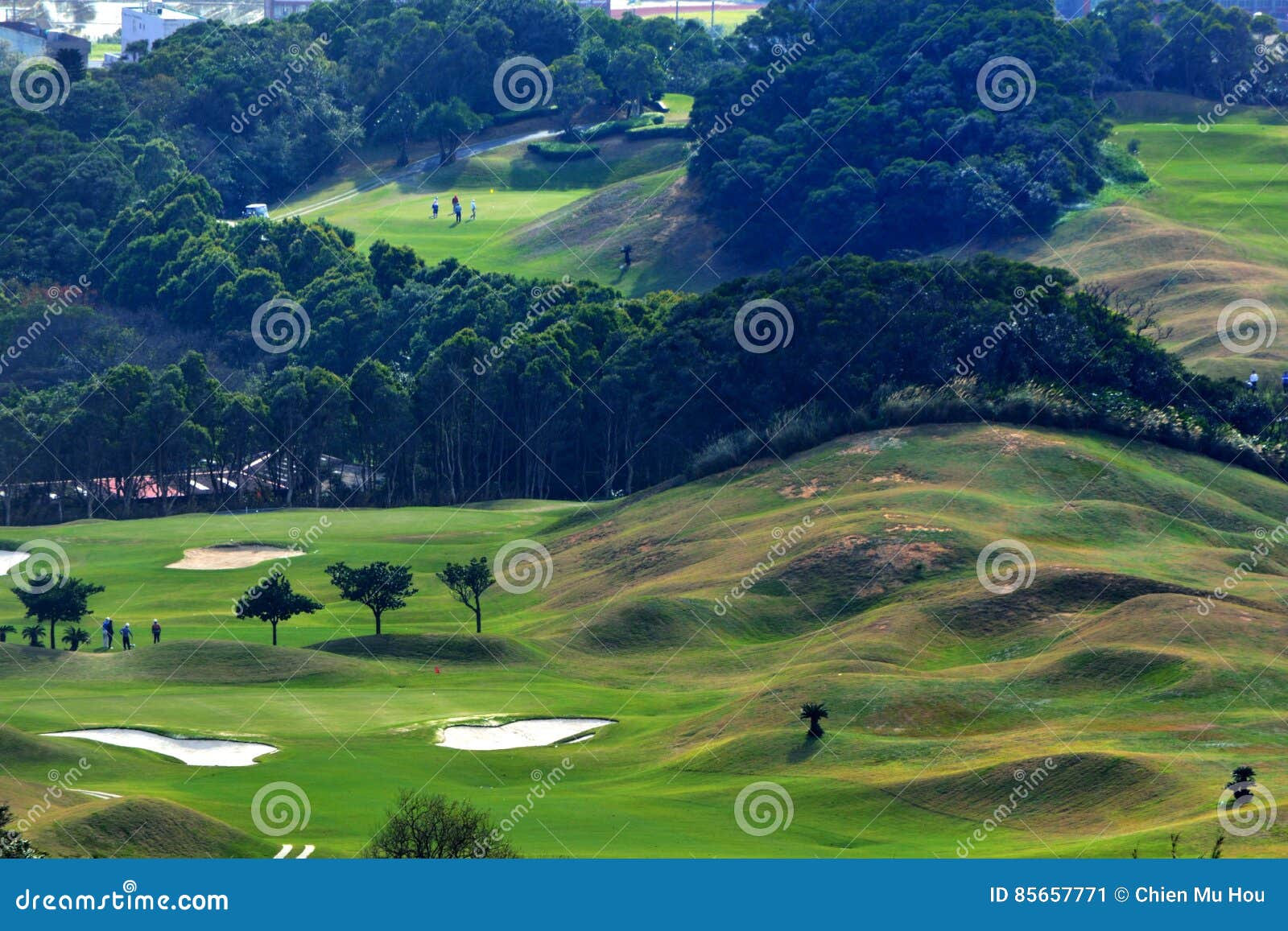 Vue de terrain de golf photo éditorial. Image du sable - 85657771