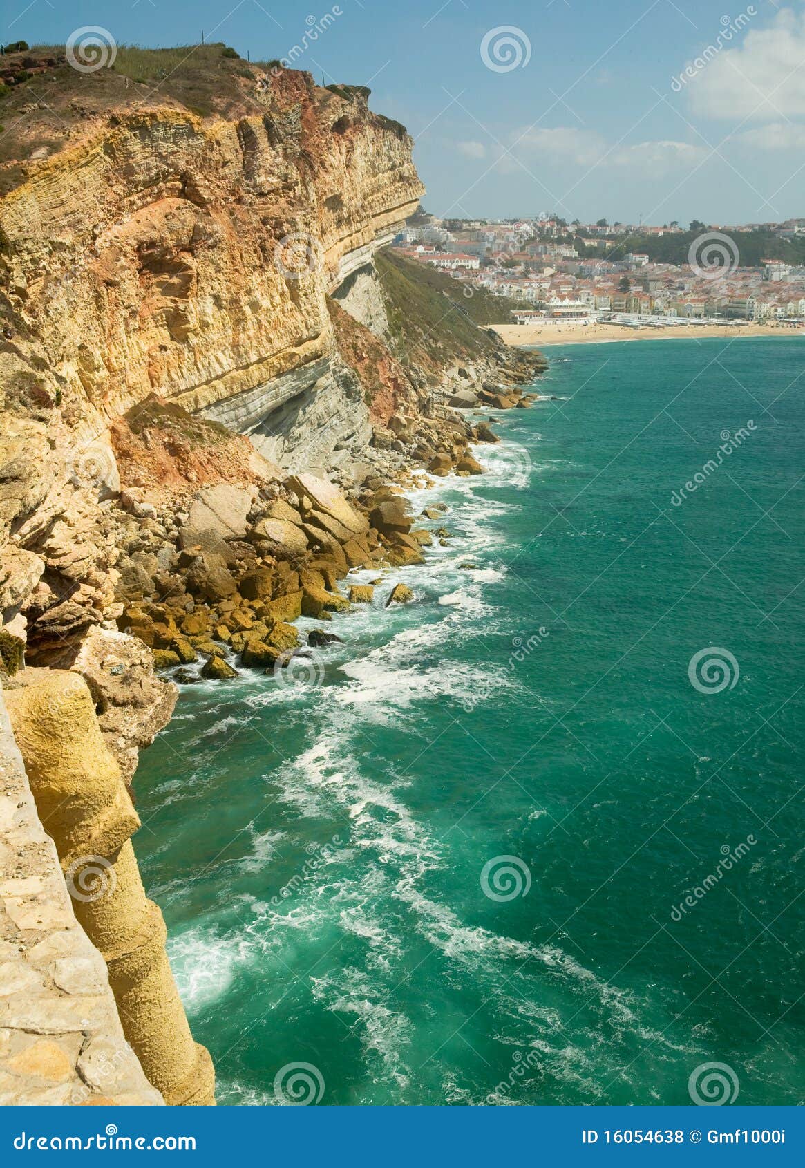 Vue de village de nazare photo stock. Image du sable - 16054638