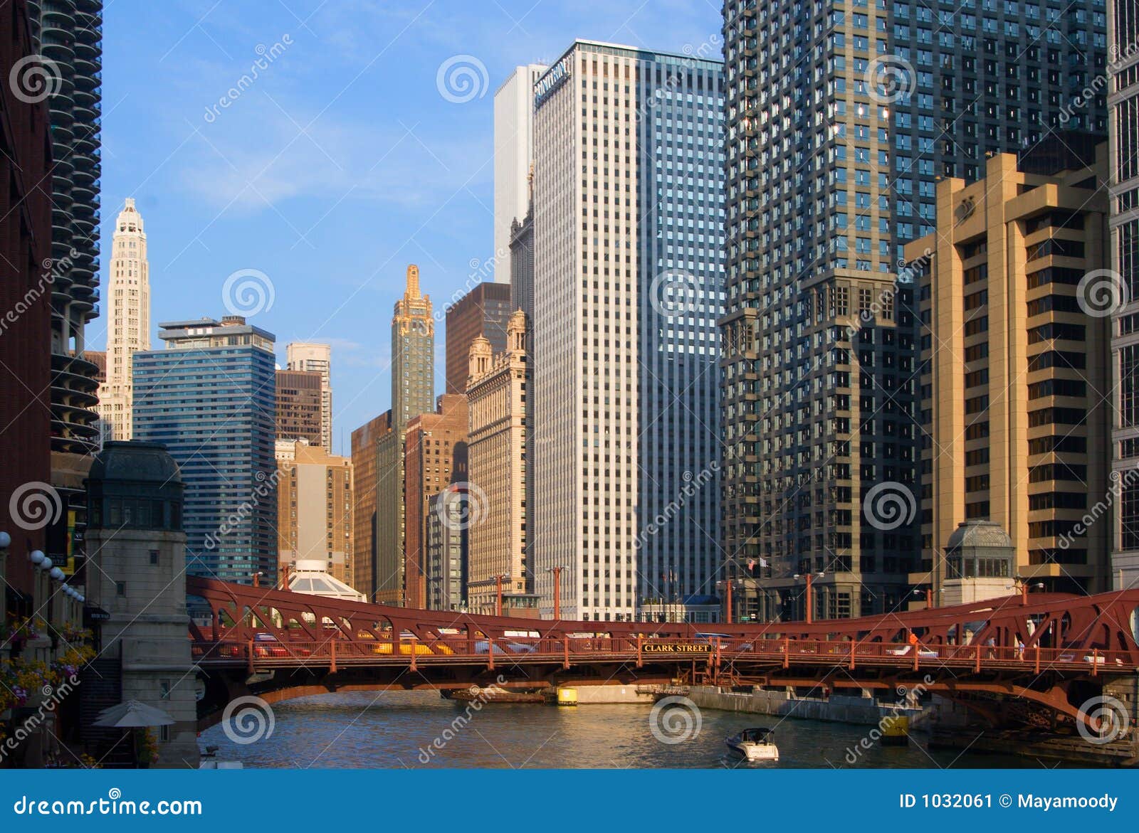 Vue de ville de Chicago image stock. Image du grand, chicago - 1032061