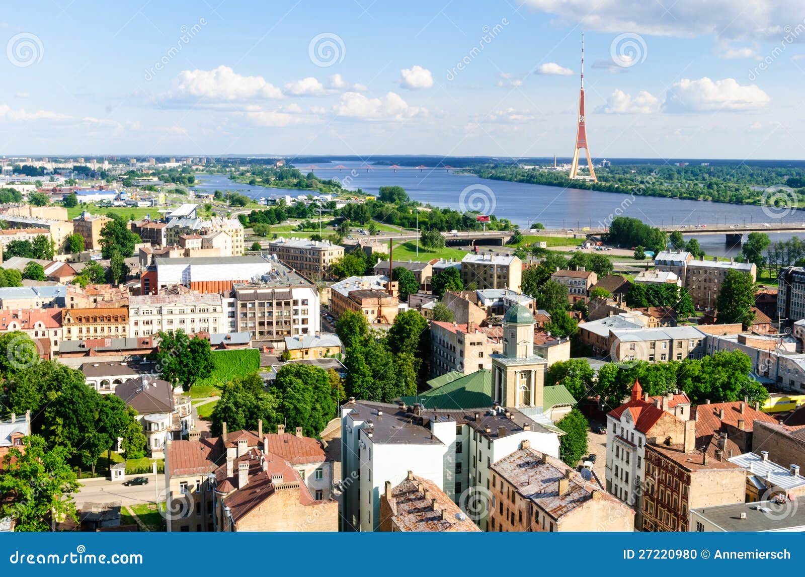 Vue de ville de Riga photo stock. Image du capitale, lettonie - 27220980