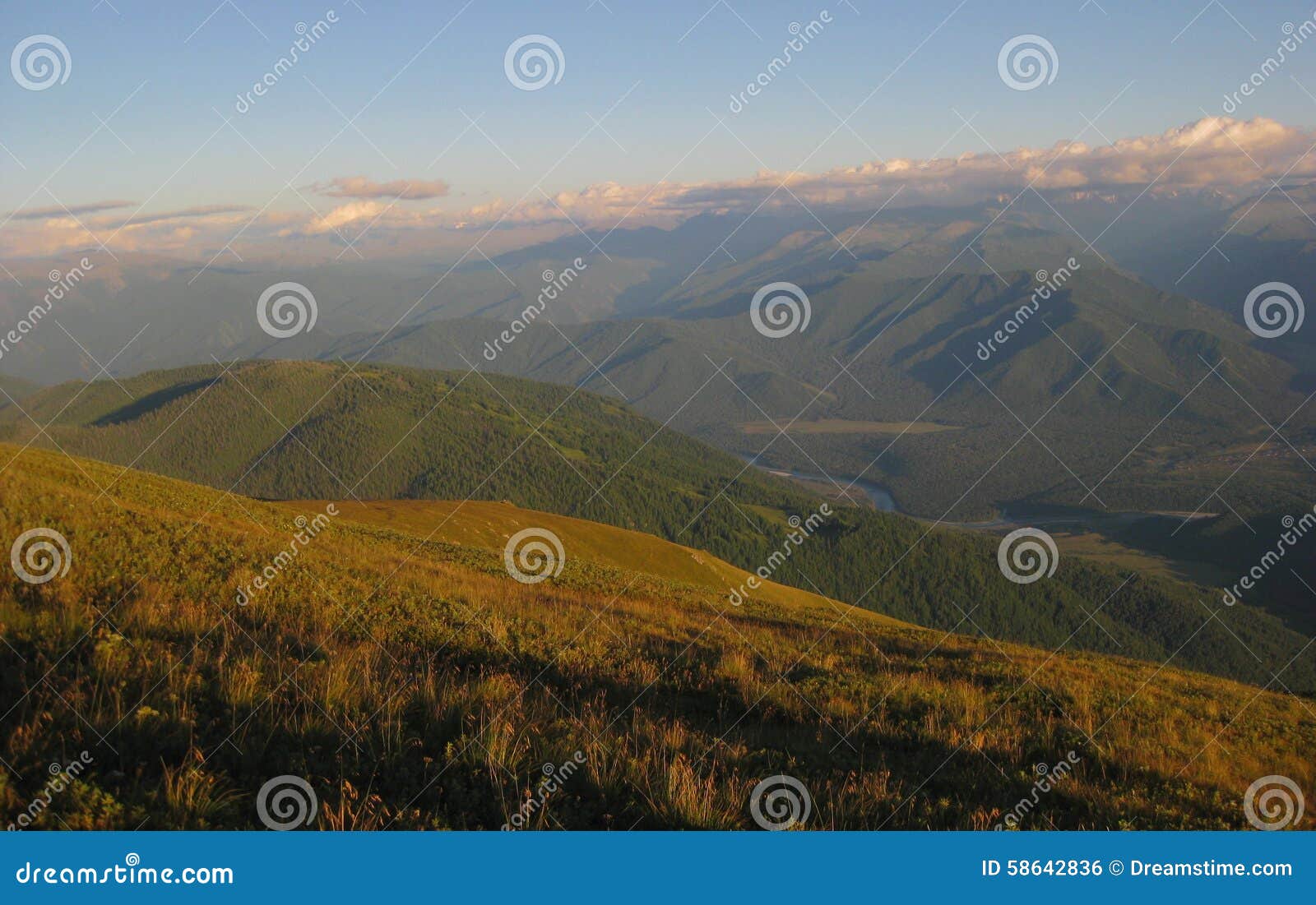 Vue des montagnes d'Altai photo stock. Image du russie - 58642836