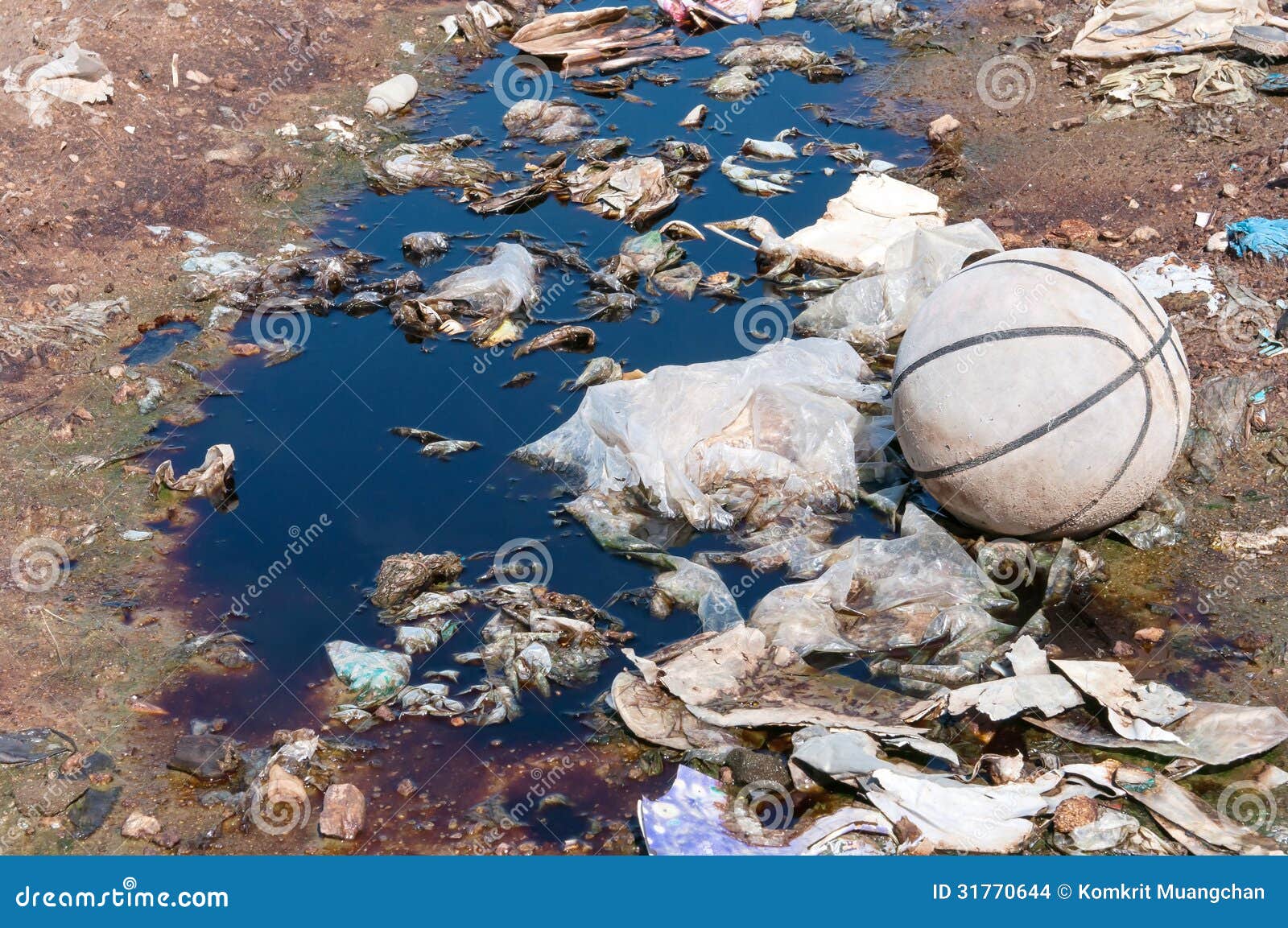 Vuil water stock foto. Image of nave, milieu, oppervlakte - 31770644
