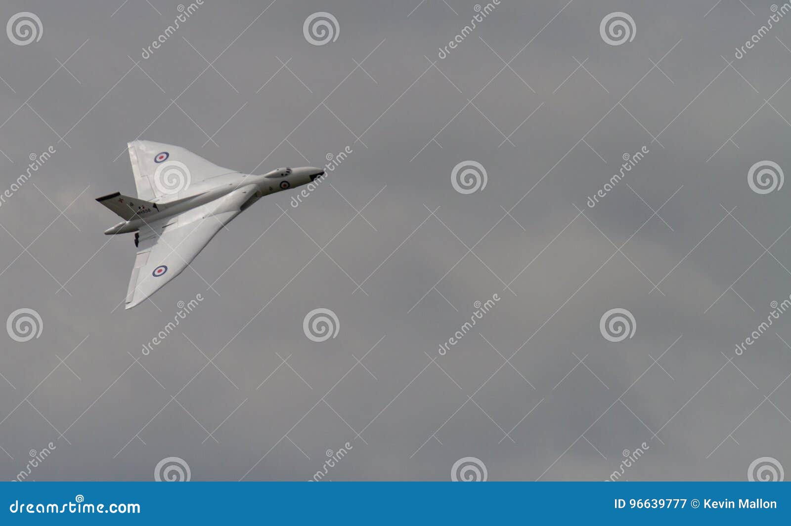 Vulcan Bomber in Flight editorial photography. Image of aircraft - 96639777