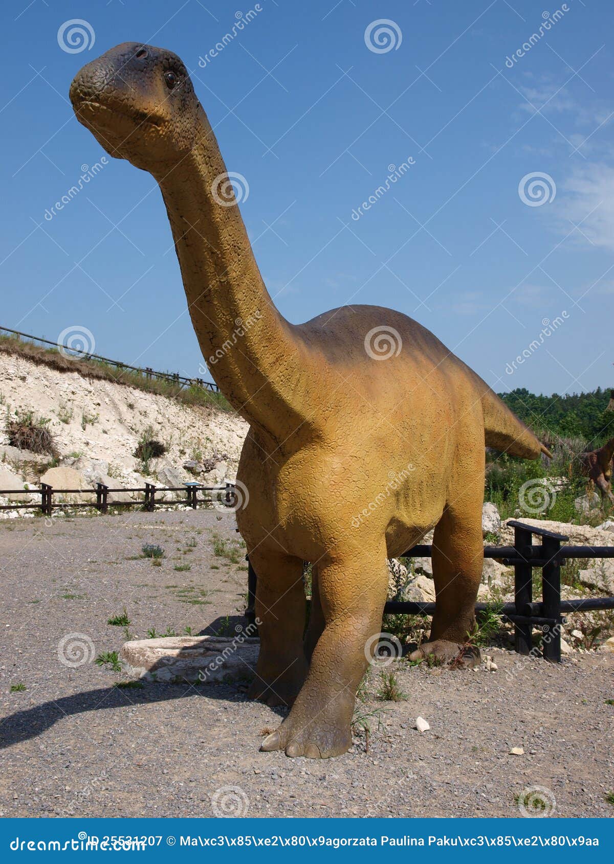 Vulcanodon, Baltow, Polonia Fotografía editorial - Imagen de figuras ...