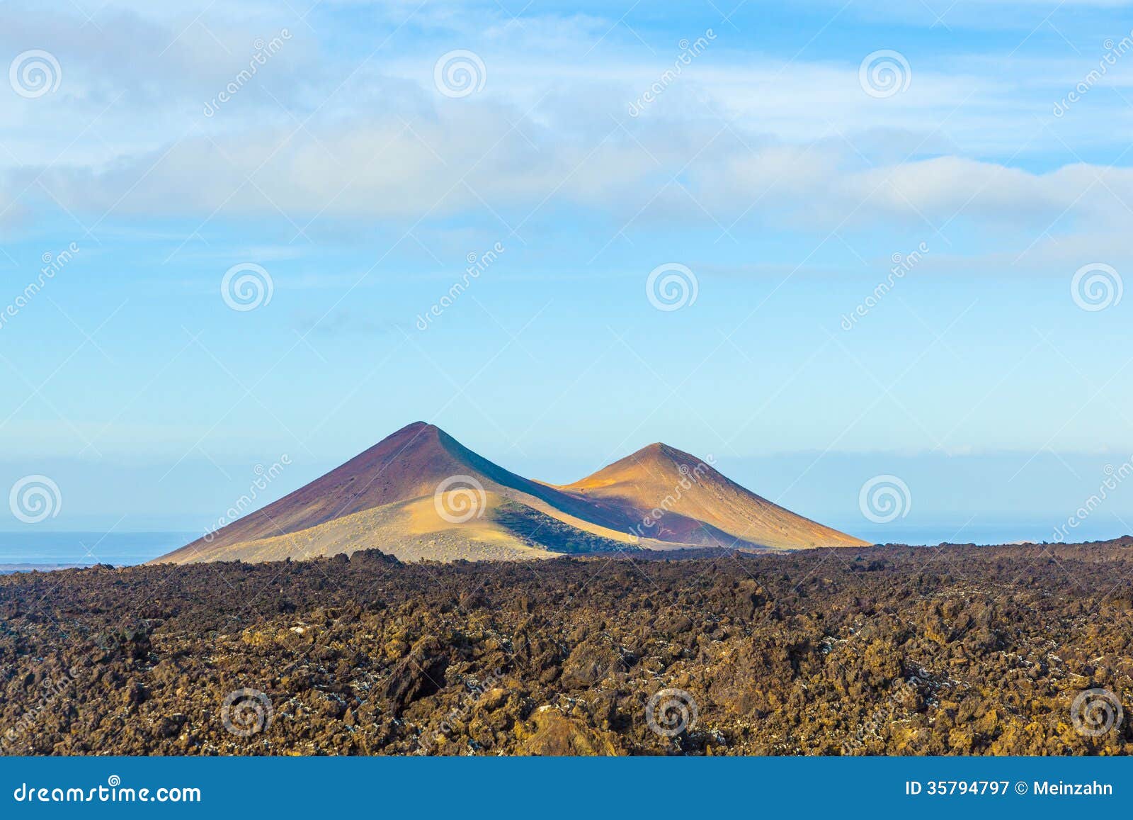 Vulkan in Timanfaya Nationalpark in Lanzarote Stockbild - Bild von ...