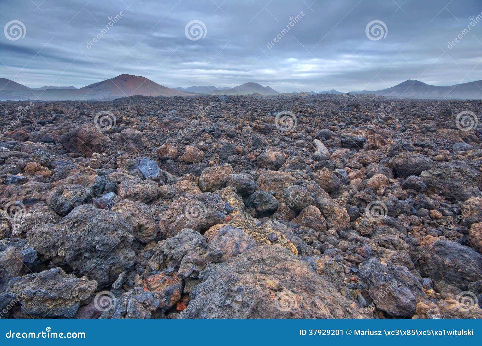 Vulkanisch Onvruchtbaar Landschap Stock Afbeelding - Image of heuvel ...