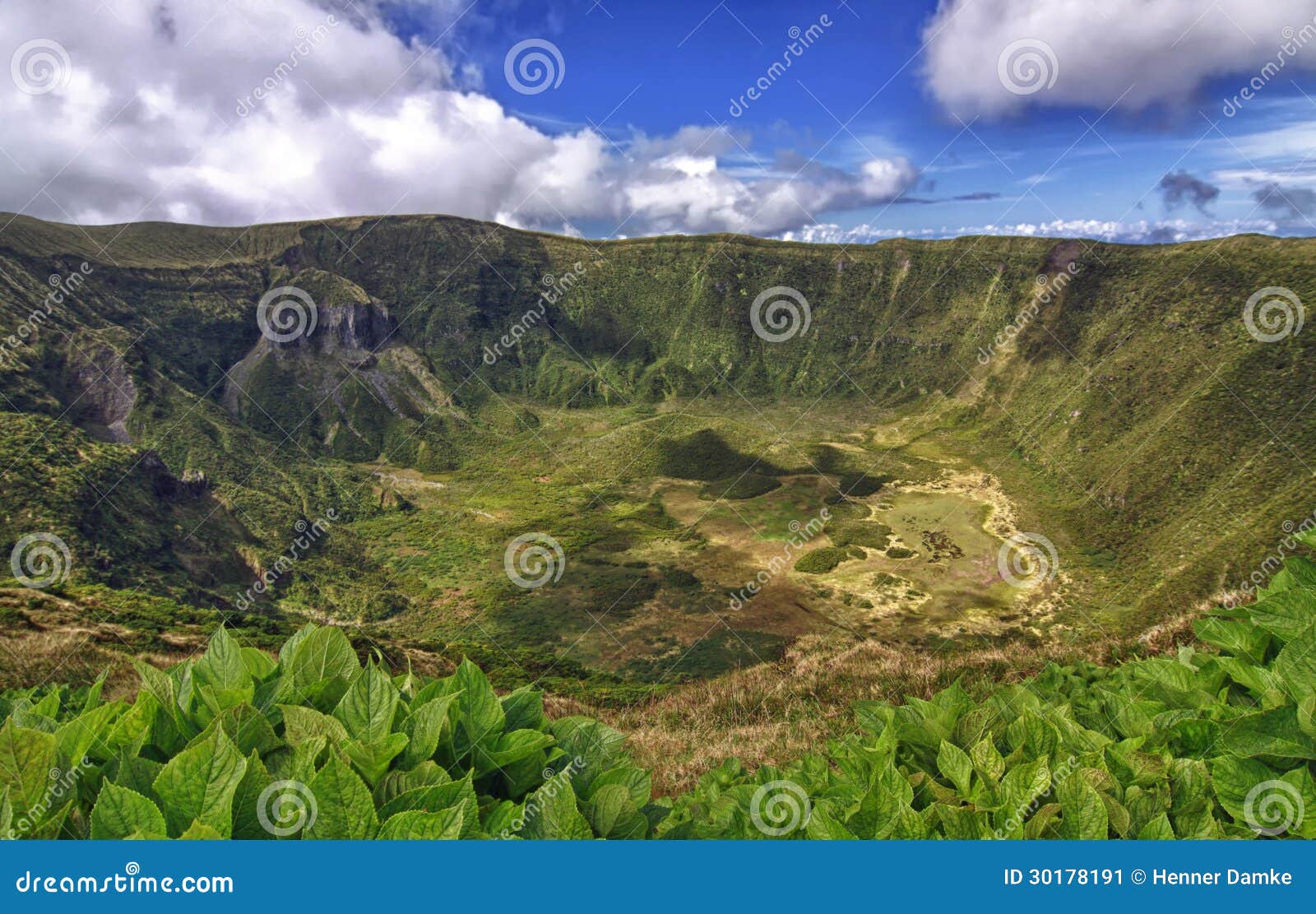 Vulkanischer Krater Bei Faial, Azoren - HDR-Bild Stockbild - Bild von ...